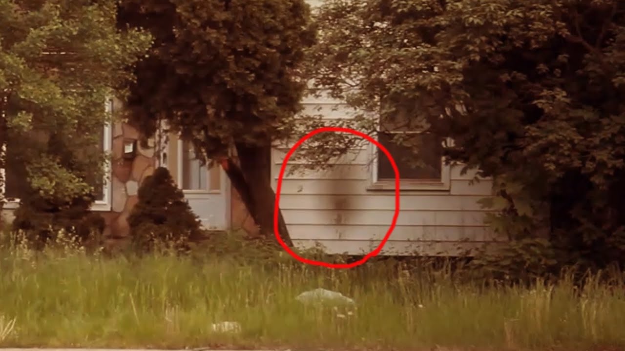 Real Ghost Sighting In Front Of An Haunted House 6-8-2014 - YouTube
