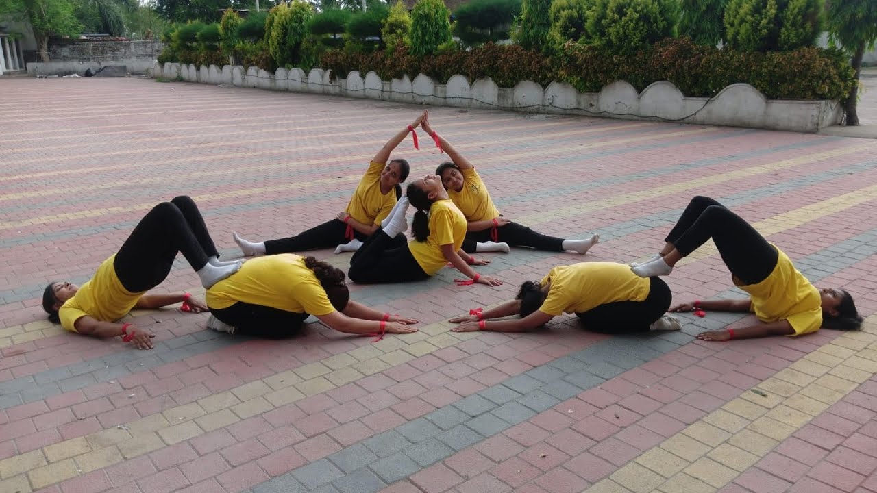 Group Yoga Performance - YouTube