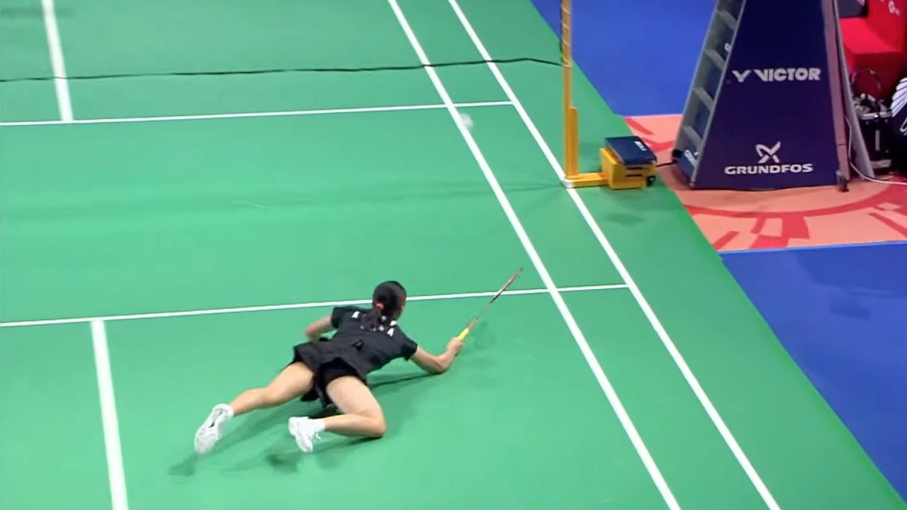 10 Best Badminton DIVES of 2021 - YouTube
