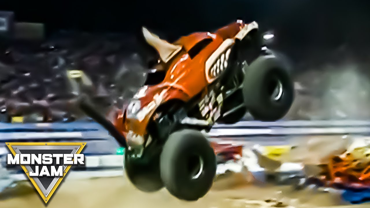 Monster Mutt Freestyle | Monster Jam World Finals X | Monster Jam - YouTube