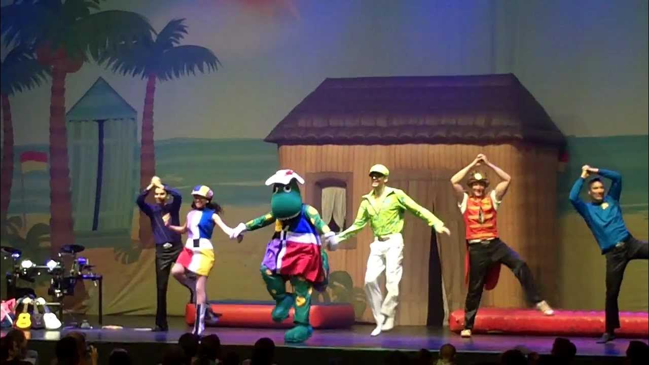 The Wiggles Big Birthday World Tour 2011 "Shimmy Shake" Live (plus acrobatics) - YouTube