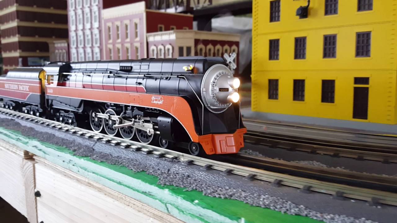 MTH SP daylight GS4 testing on layout with mars light simulator - YouTube