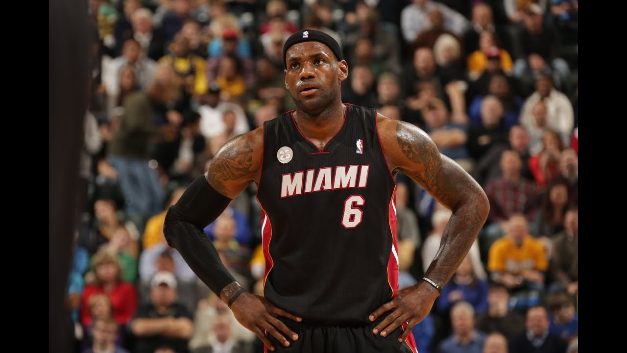 D-Wade Alley-oop to Lebron James! - YouTube