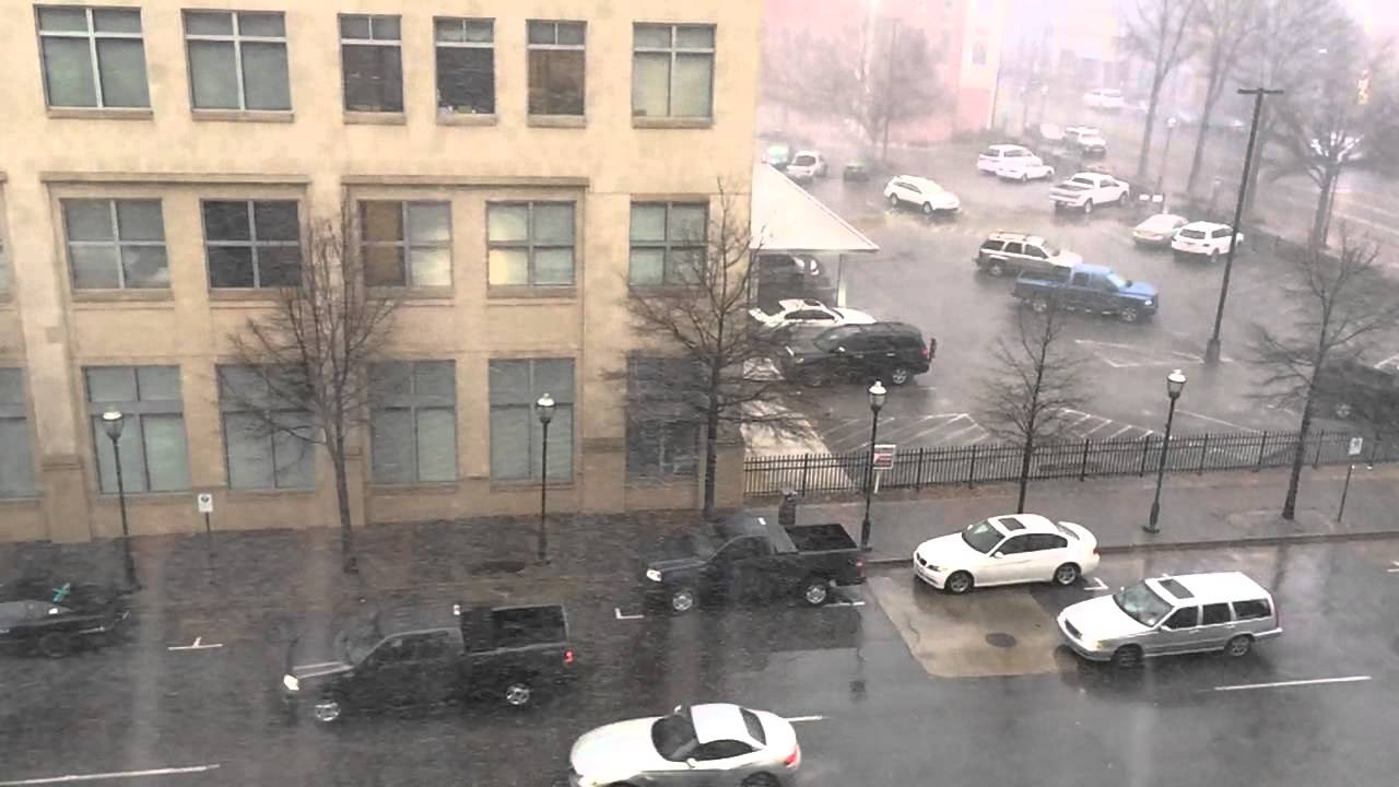 Snowfall Downtown Chattanooga - YouTube