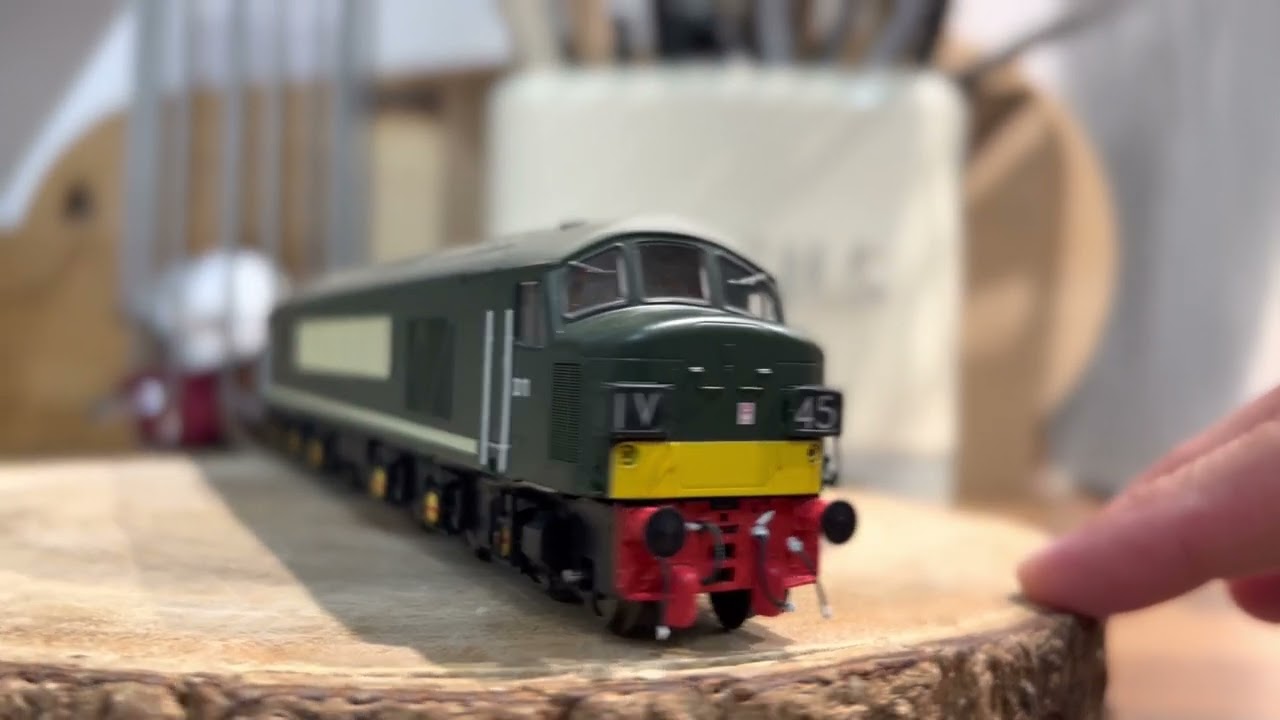 TMC exclusive Heljan D11 Class 45 with split headcode - YouTube