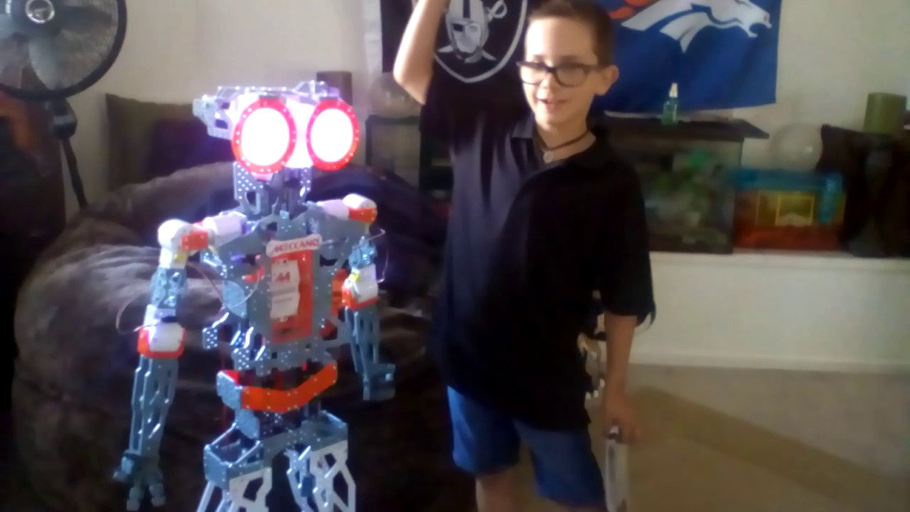 Daniel and Kiki finally get to play with Daniels #MeccanoG15KS Robot ...