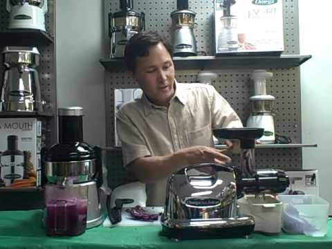 Omega 8006 vs Omega BMJ330 Cabbage Apple Juice Off - YouTube