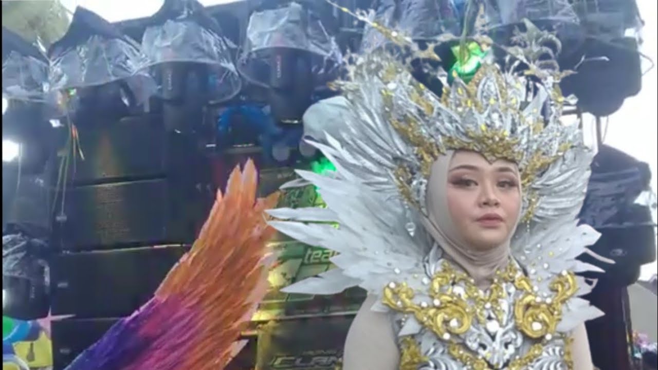 H pro Menggoyang jalanan dengan pasukan kostum kostum terbaiknya - YouTube