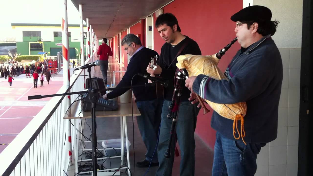 Xeremies i festa de Sant Antoni Aula Balear 2012 - YouTube