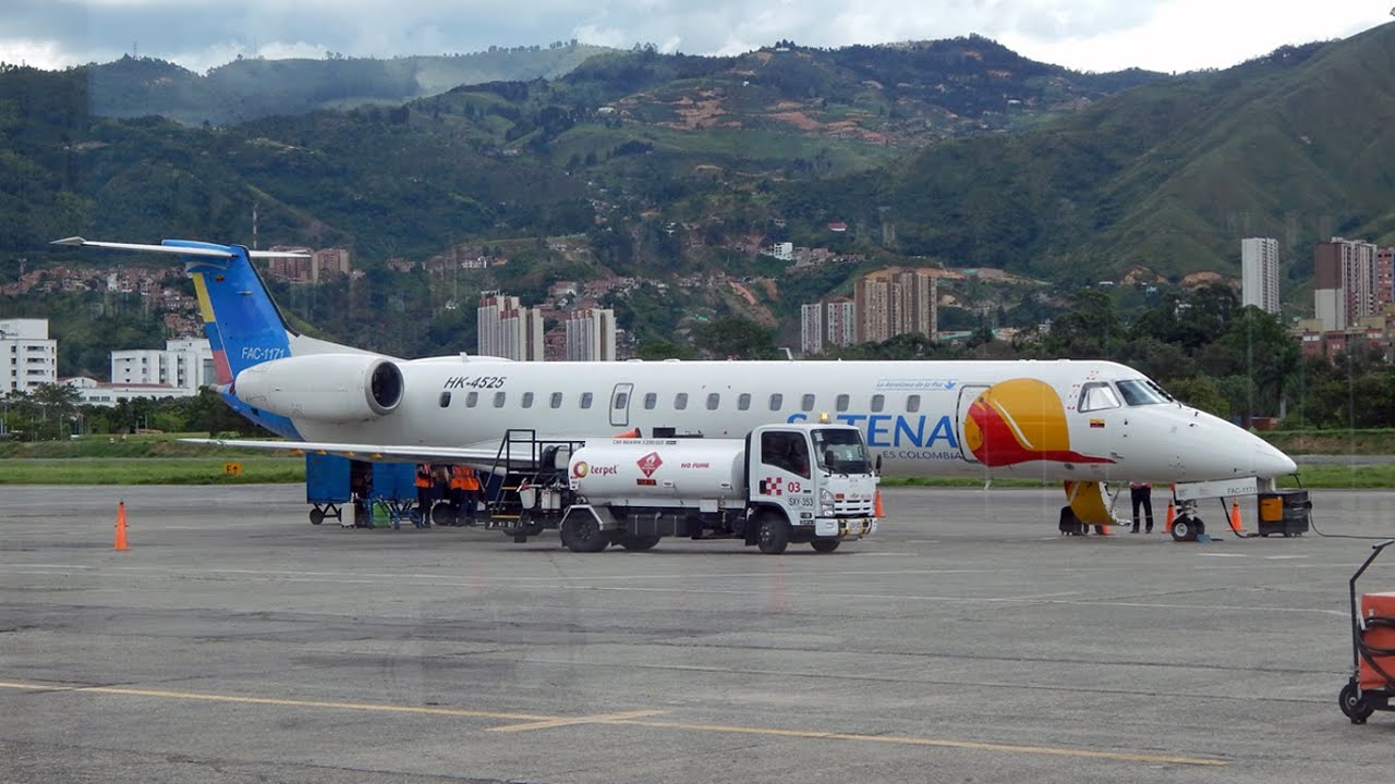 Embraer ERJ-145 Satena Colombia aterrizando en Medellin Olaya Herrera ...