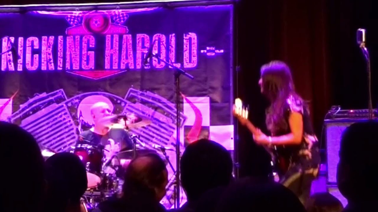 Kicking Harold Working Man - YouTube