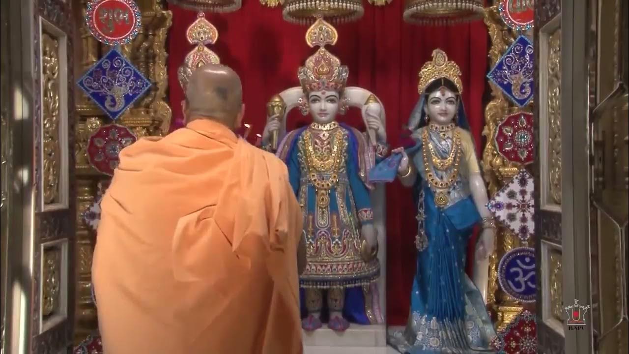 BAPS Swaminarayan Aarti I Bochasan Mandir - YouTube