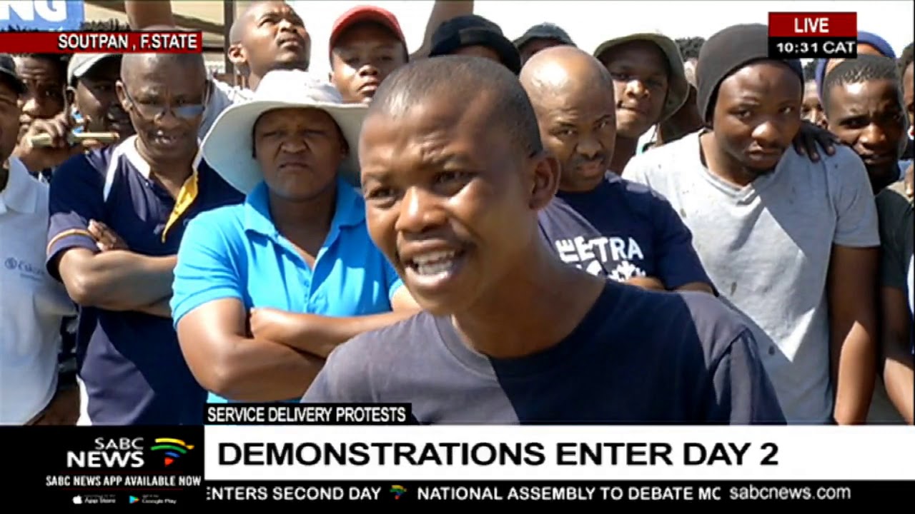 Soutpan protests | Demonstrations enter day 2 - YouTube