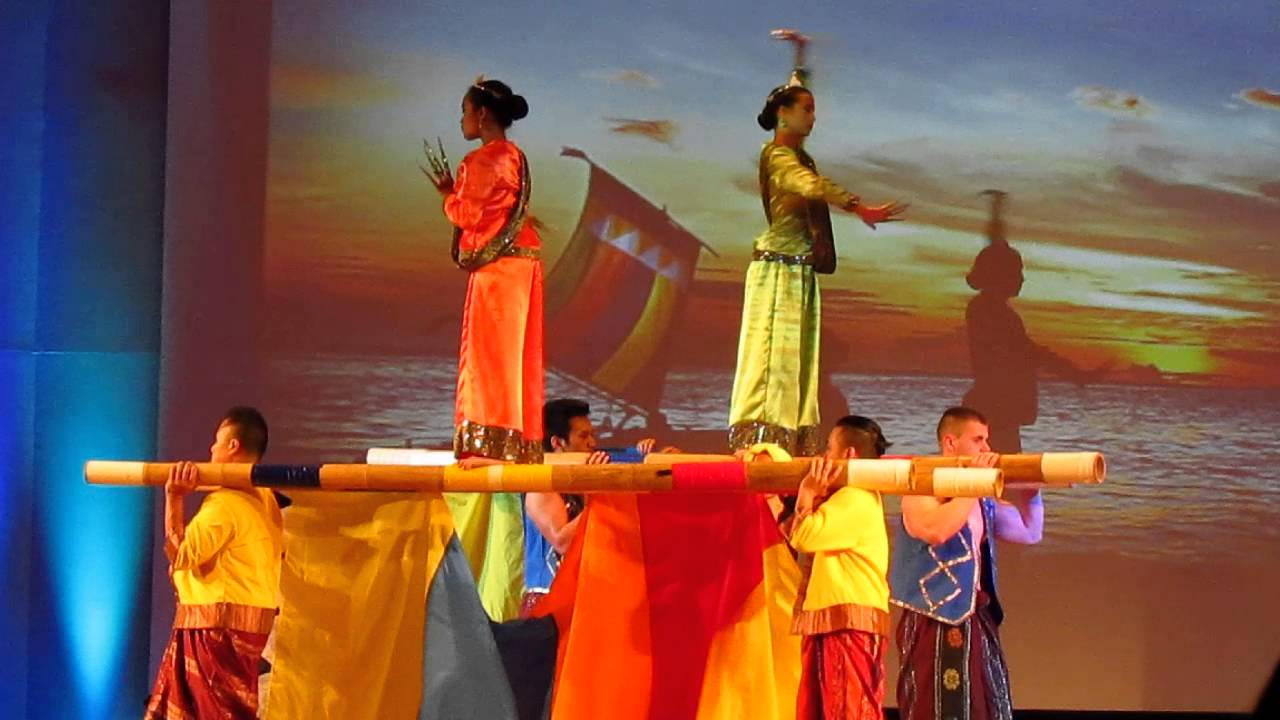 Asik/Singkil Dance - Filipino American Association Dance Troupe - YouTube