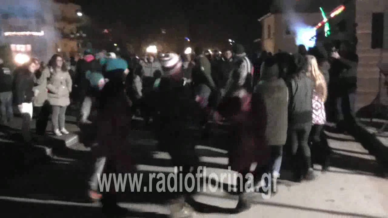 ΜΙΚΡΗ ΦΩΤΙΑ ΣΤΗΝ ΠΛΑΤΕΙΑ ΗΡΩΩΝ - YouTube