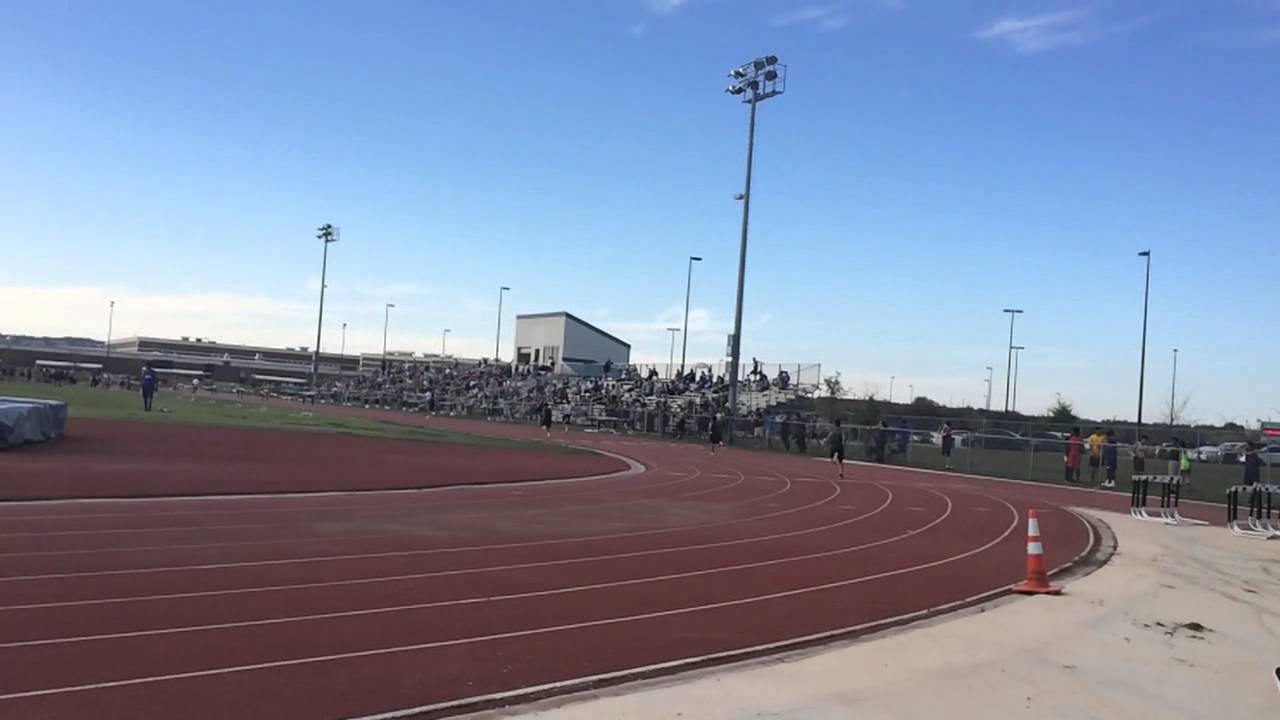 Niko running 800 relay - YouTube
