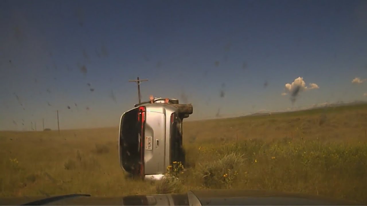 New Mexico State Police flip minivan following hour-long chase - YouTube