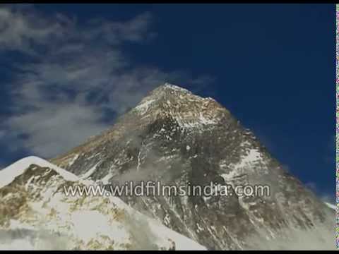 Everest plume, Pumori and Nuptse : traditional view from Kalapathar ...