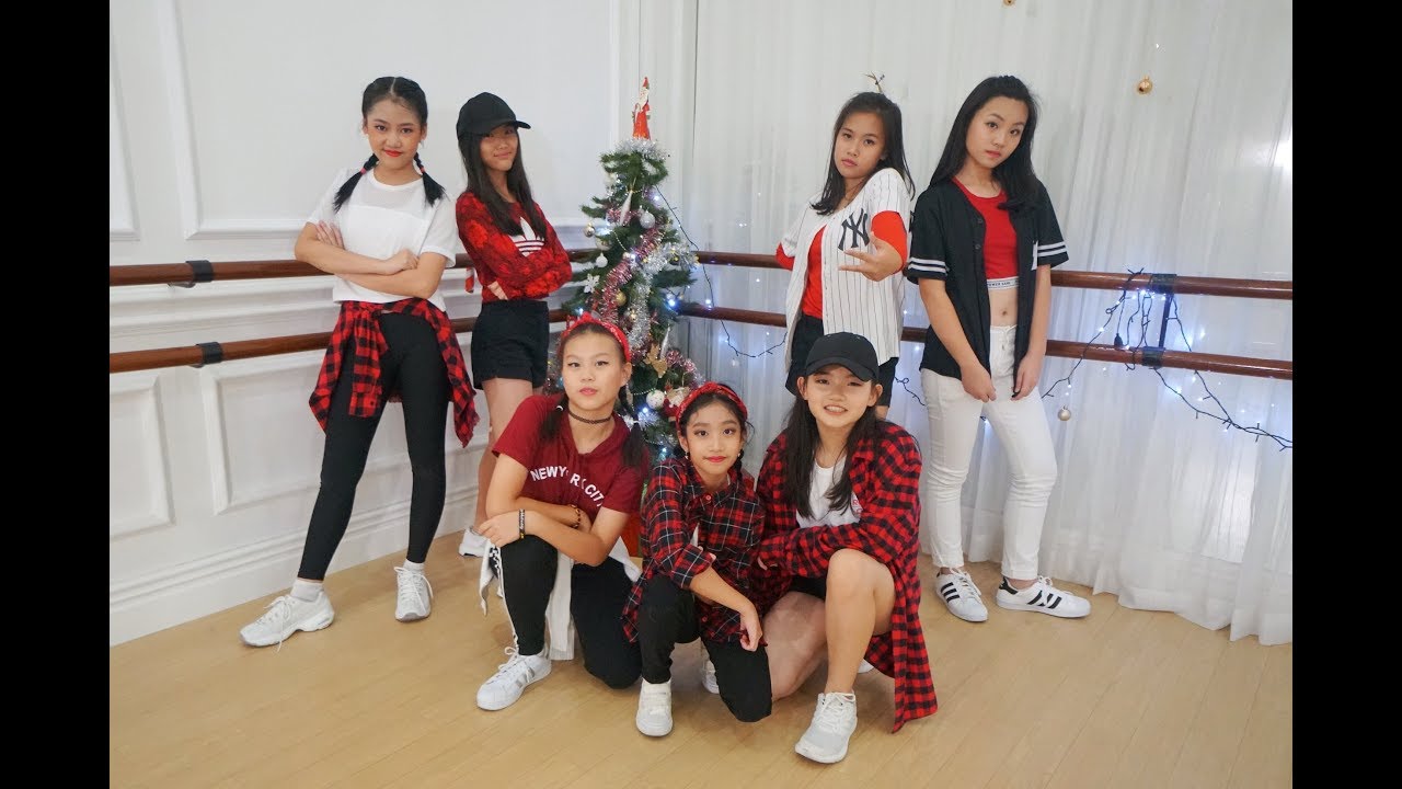 Christmas Dance Jingle Bells - YouTube