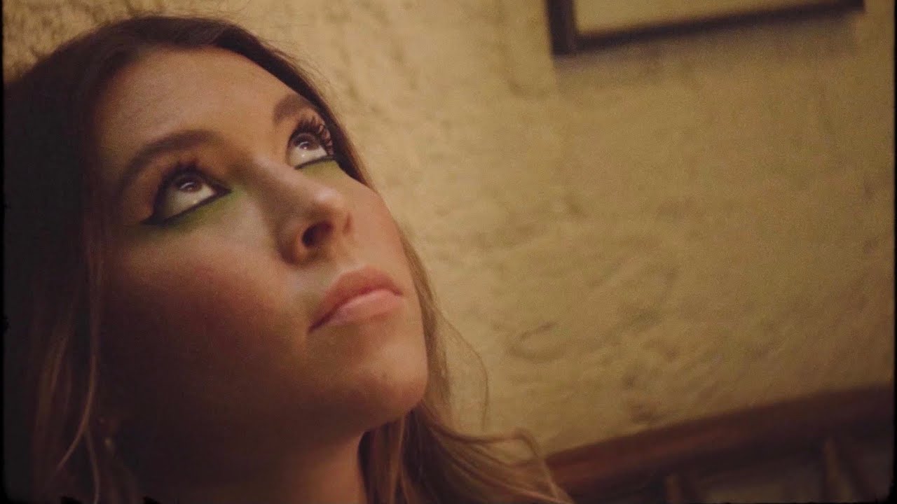 Jess Spink - If I Could Leave Acoustic Version (Live from London) - YouTube