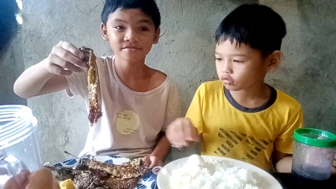 Mukbang brothers - YouTube