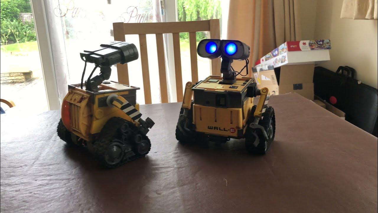 WALL-E Robots with Arduino and EasyVR3 Voice recognition - YouTube