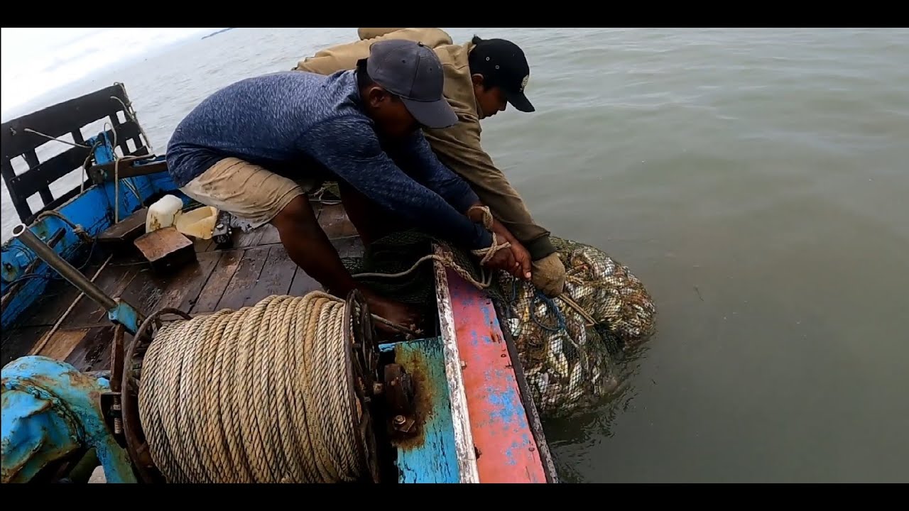 WOW AMAZING, PERJUANGAN NELAYAN MENARIK PUKAT MINI TRAWL # ...