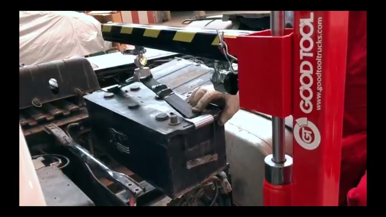 RB1-Battery Extractor for Man Trucks - YouTube