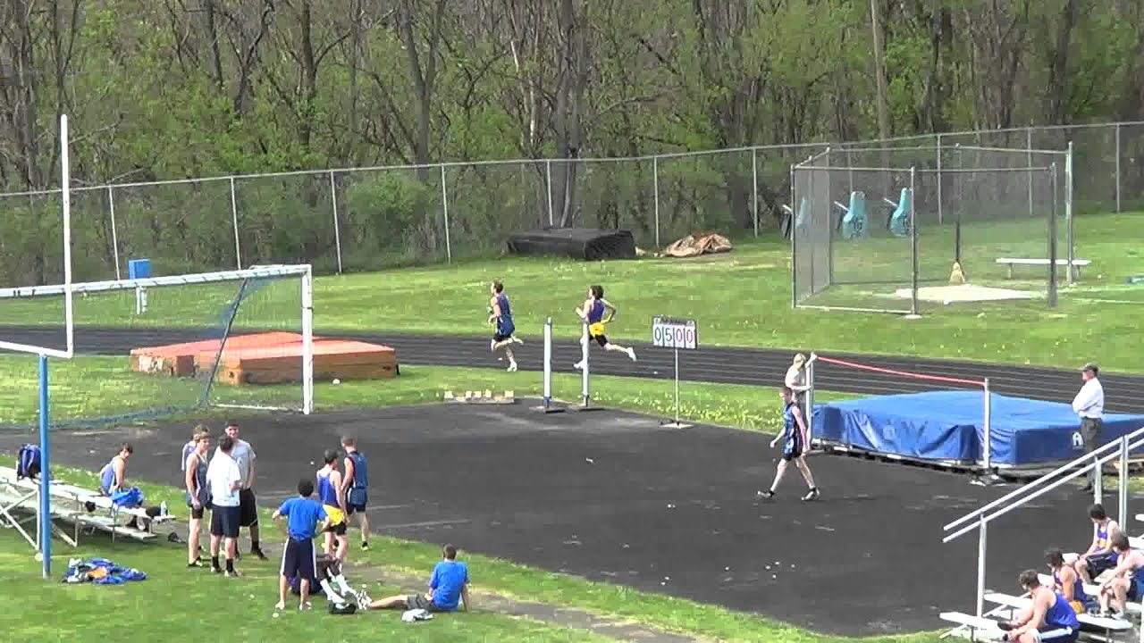Tyler Rigby 4x800 155 anchor split - YouTube