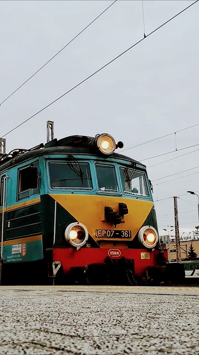 EP07-361 "Pisanka" z TLK Żeglarz odjazd ze Wschodniej #train #railway #transport #pociagi # ...