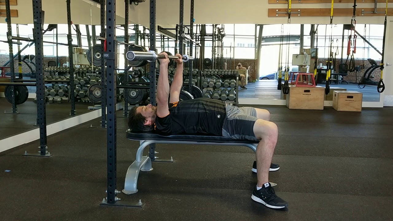 Unracking and racking the bench press - YouTube