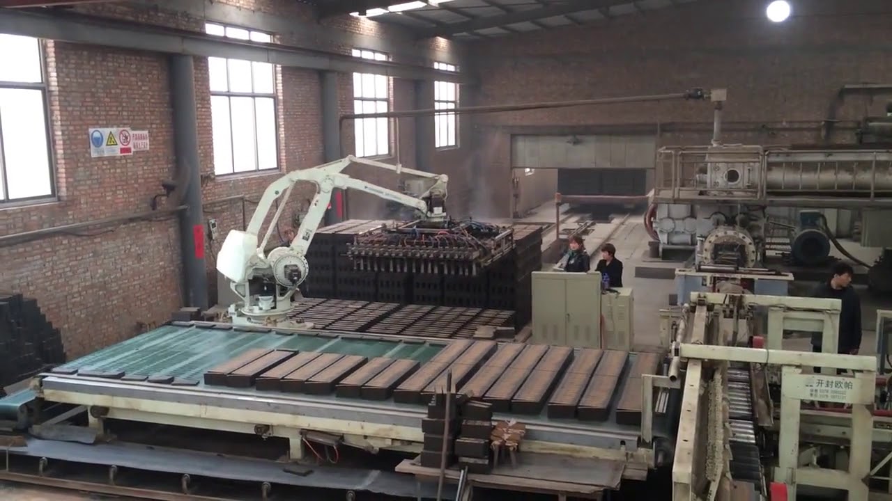Yaskawa robot palletizing bricks - YouTube