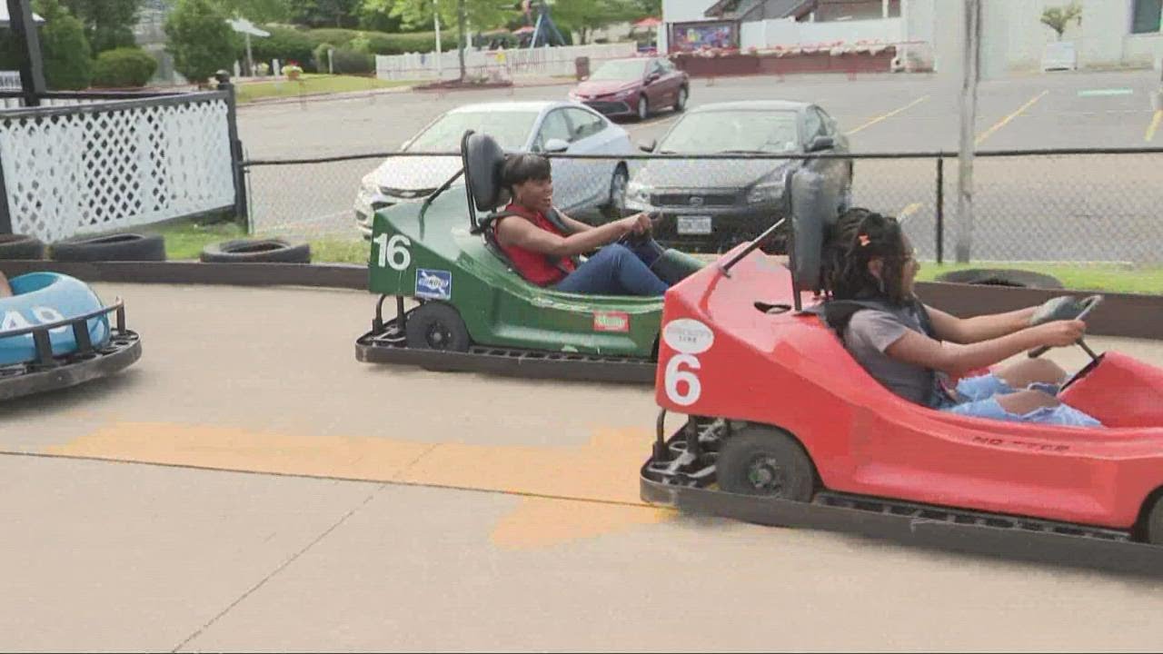 Go-kart racing at Fun 'n' Stuff in Macedonia - YouTube