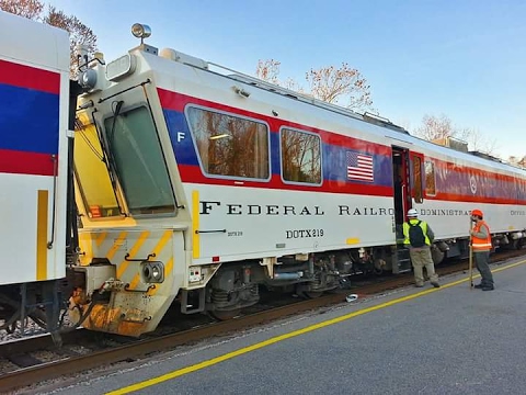 CSXT W009-06 FRA Inspection Train loading a passenger at the ...