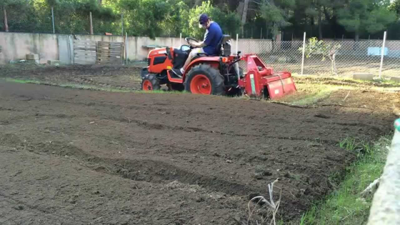 Kubota B1820 + Agric Rotovator 110 - YouTube