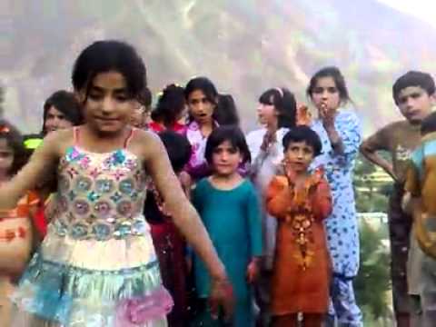 hunza dance - YouTube