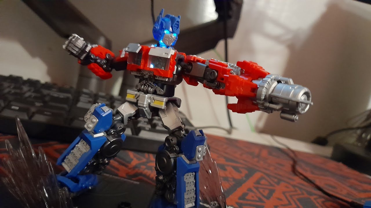 Optimus Prime Blokees Classic Class Build - YouTube
