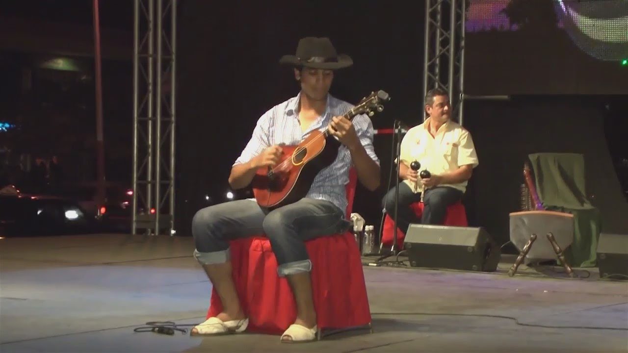 DENNY LOBO EL LOBITO DE LA BANDOLA TOCA SU BANDOLA EN EL FESTIVAL DE ...