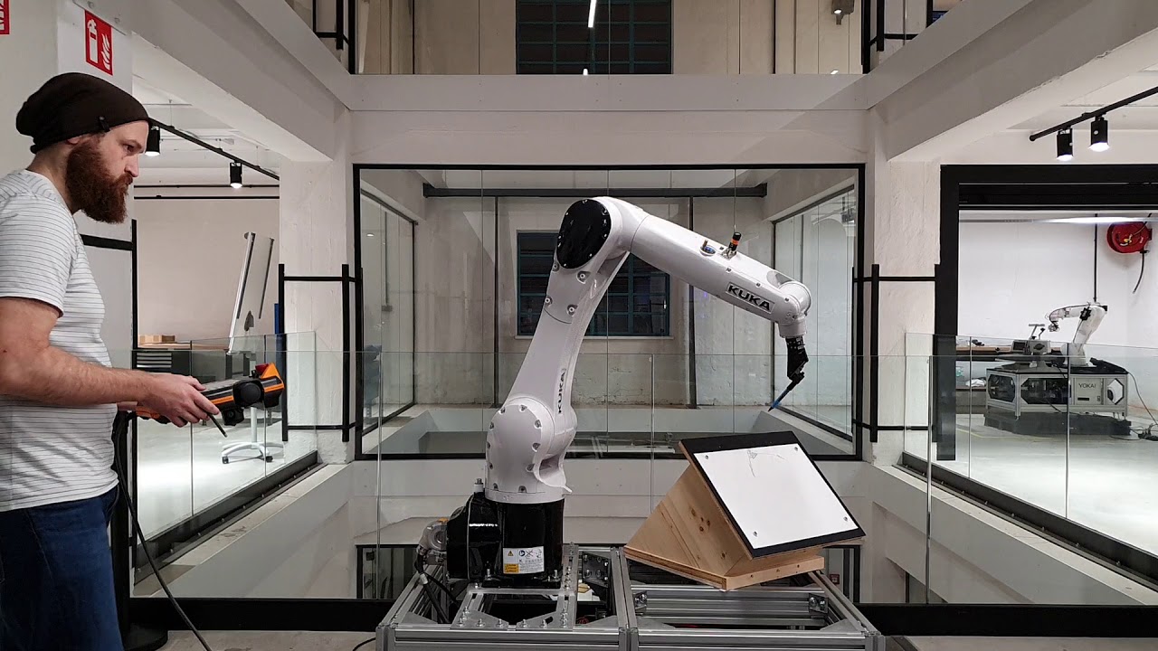 Drawing with a KUKA KR10 - Time lapse - YouTube