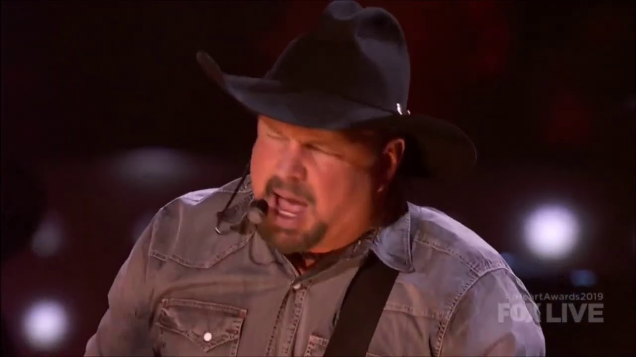 Garth Brooks Live; Baton Rouge, Ask Me How I Know, The Thunder Rolls ...