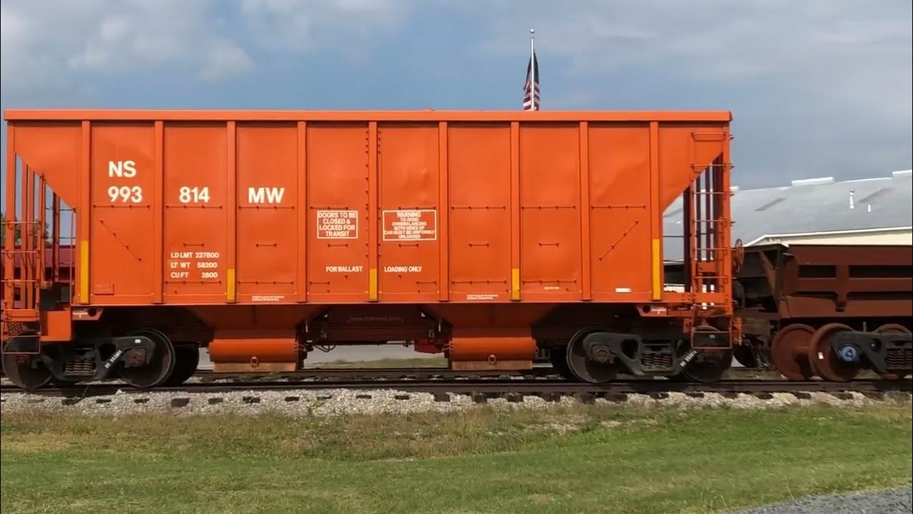 Norfolk Southern ballast NS MOW - YouTube