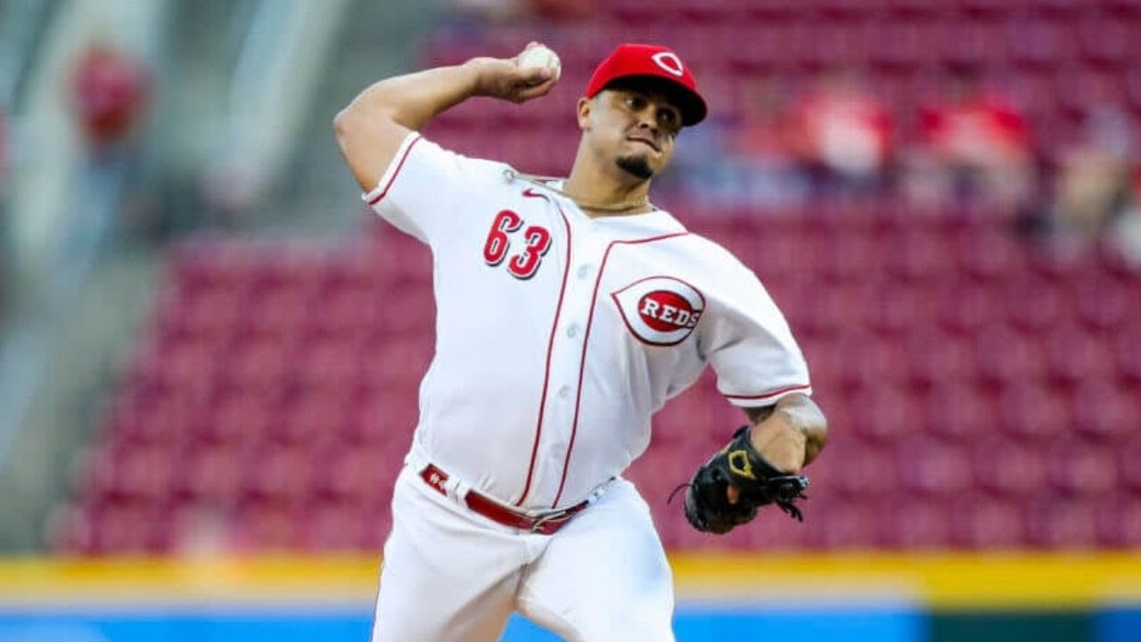 When You Worked With Reds' Pitcher Fernando Cruz 8 Years Ago 👀 - YouTube