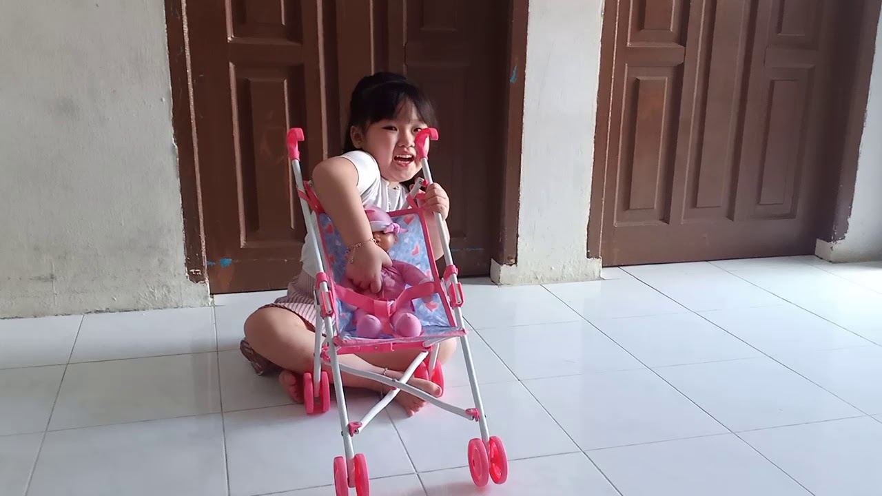 mainan boneka - YouTube