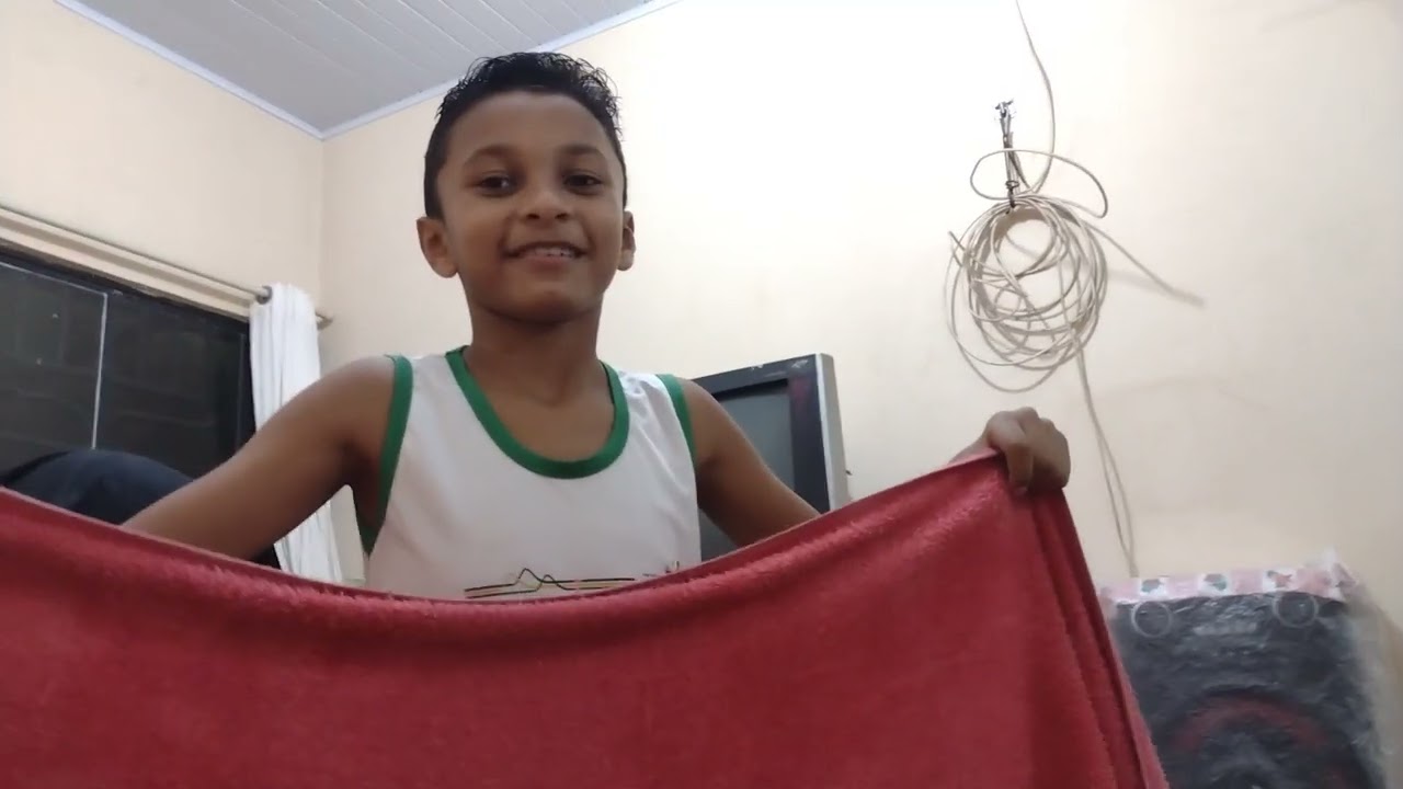 Colocando fralda - YouTube