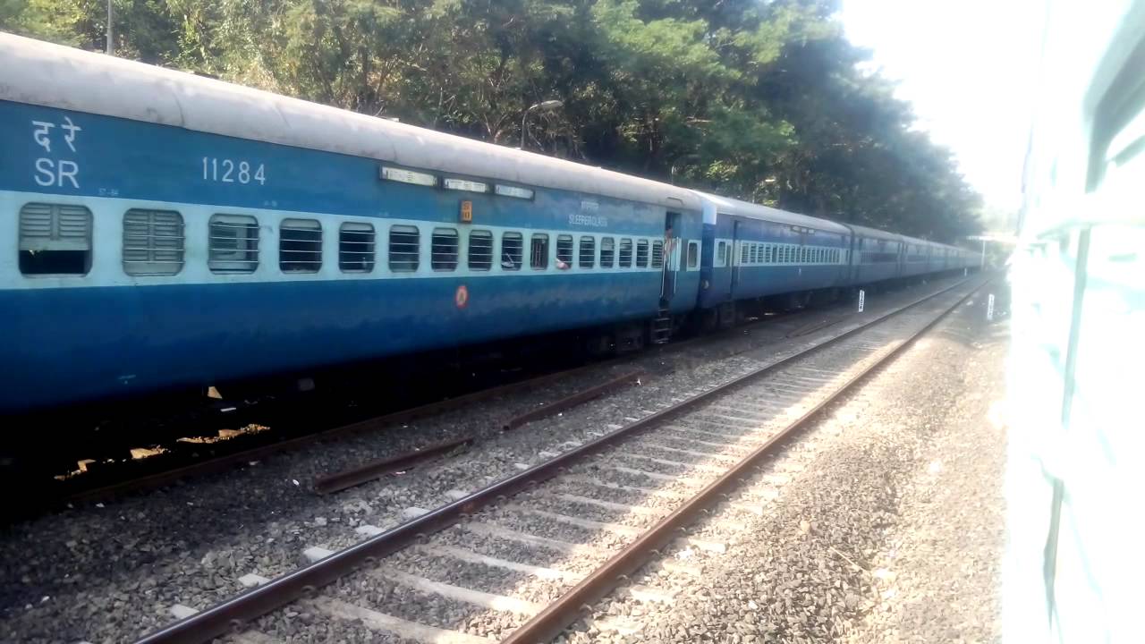 ERS Mangla Express Skips Sangmeshwar Through Loop - YouTube