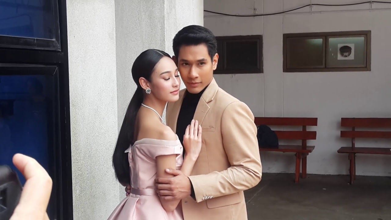 อ๋อม อรรคพันธ์ & นาว ทิสานาฎ (ถ่ายคู่) ช่วงที่ 1@บวงสรวงละครละอองดาว 25/4/2559 - YouTube