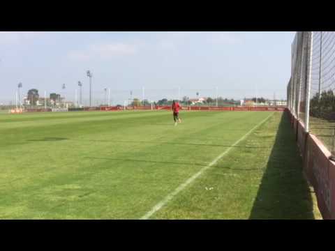 Lacina Traoré se entrena al margen
