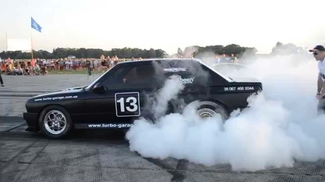 BMW 3 Series (E30) v.2 vs Chevrolet Corvette C6 coupe. Drag Racing 402 ...