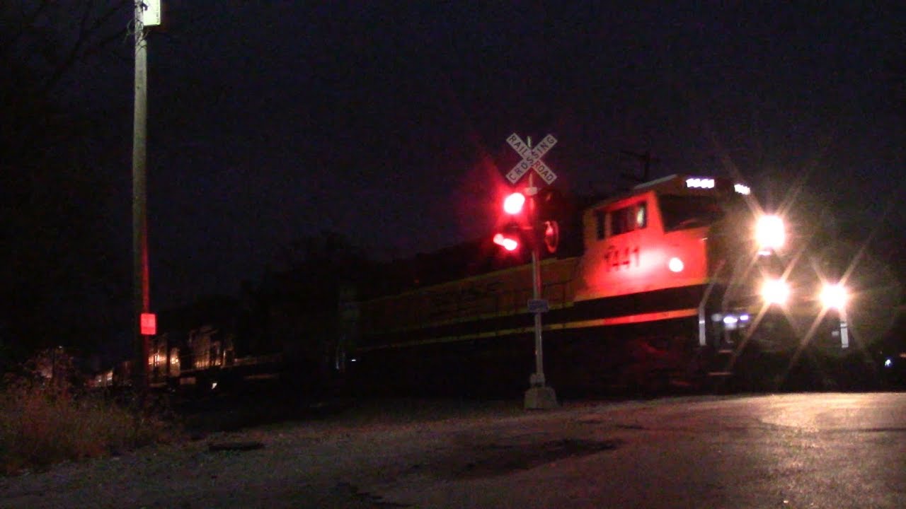 BNSF 1441 South (w/ ex BN & ATSF power) In Centralia, IL - YouTube
