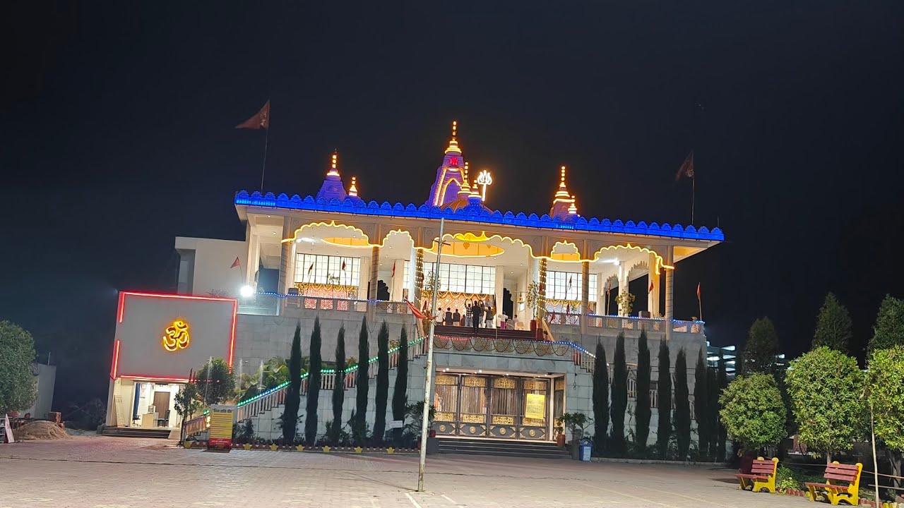 Prem Mandir Live Darshan | Traveller Suri is live - YouTube